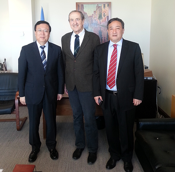 FISU President meets with the President of UNESCO’s 37th General ...