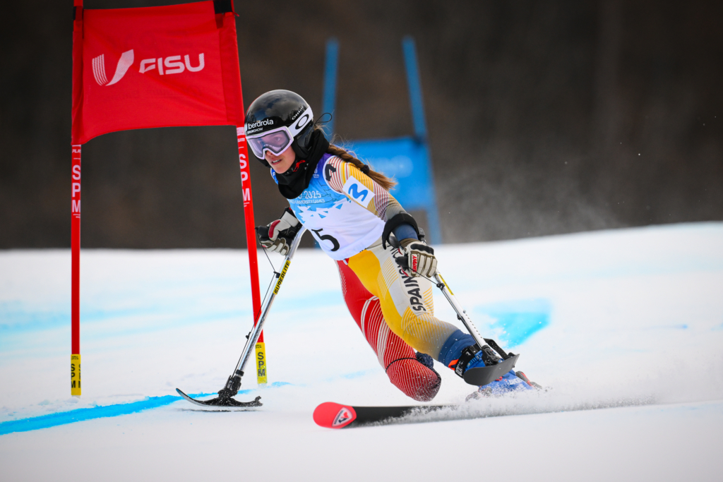 Breaking barriers: women para-skiers shine in giant slalom - FISU