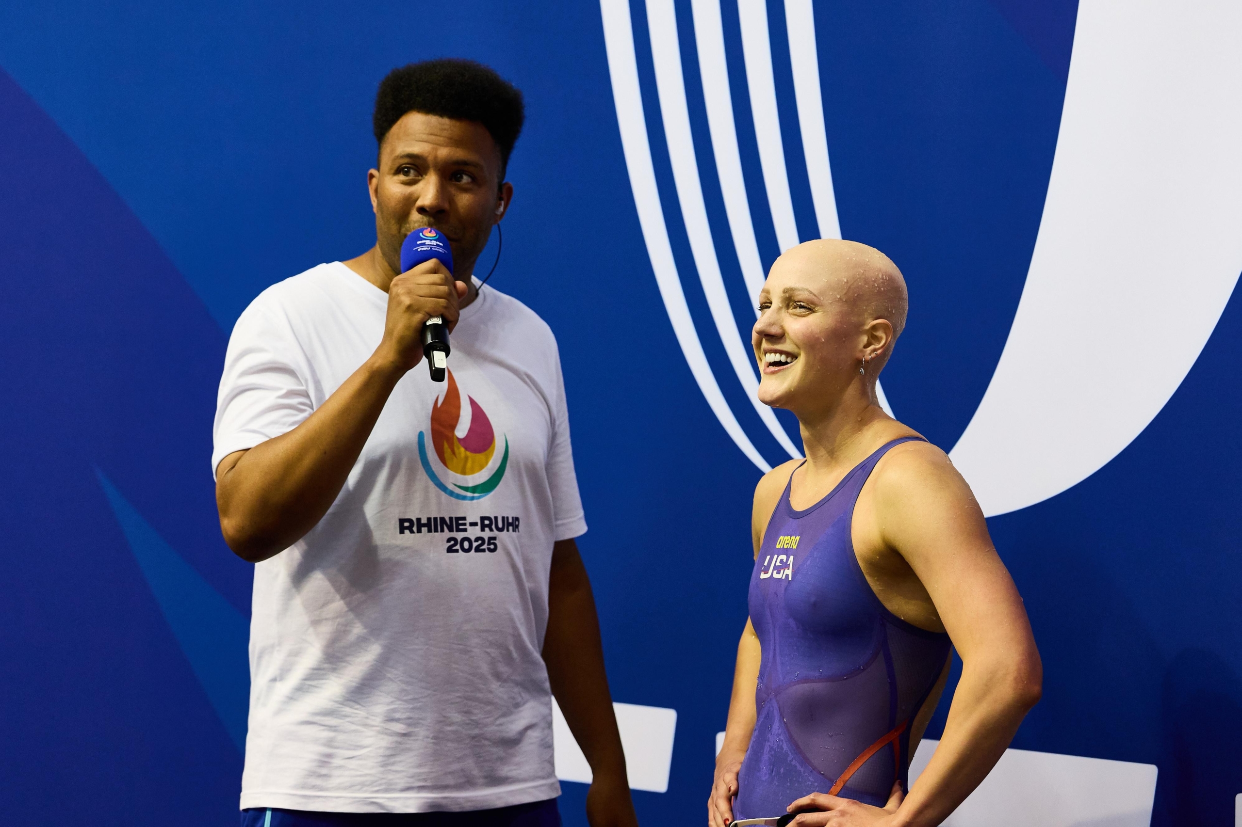 Leah Hayes swims bold and bald - FISU
